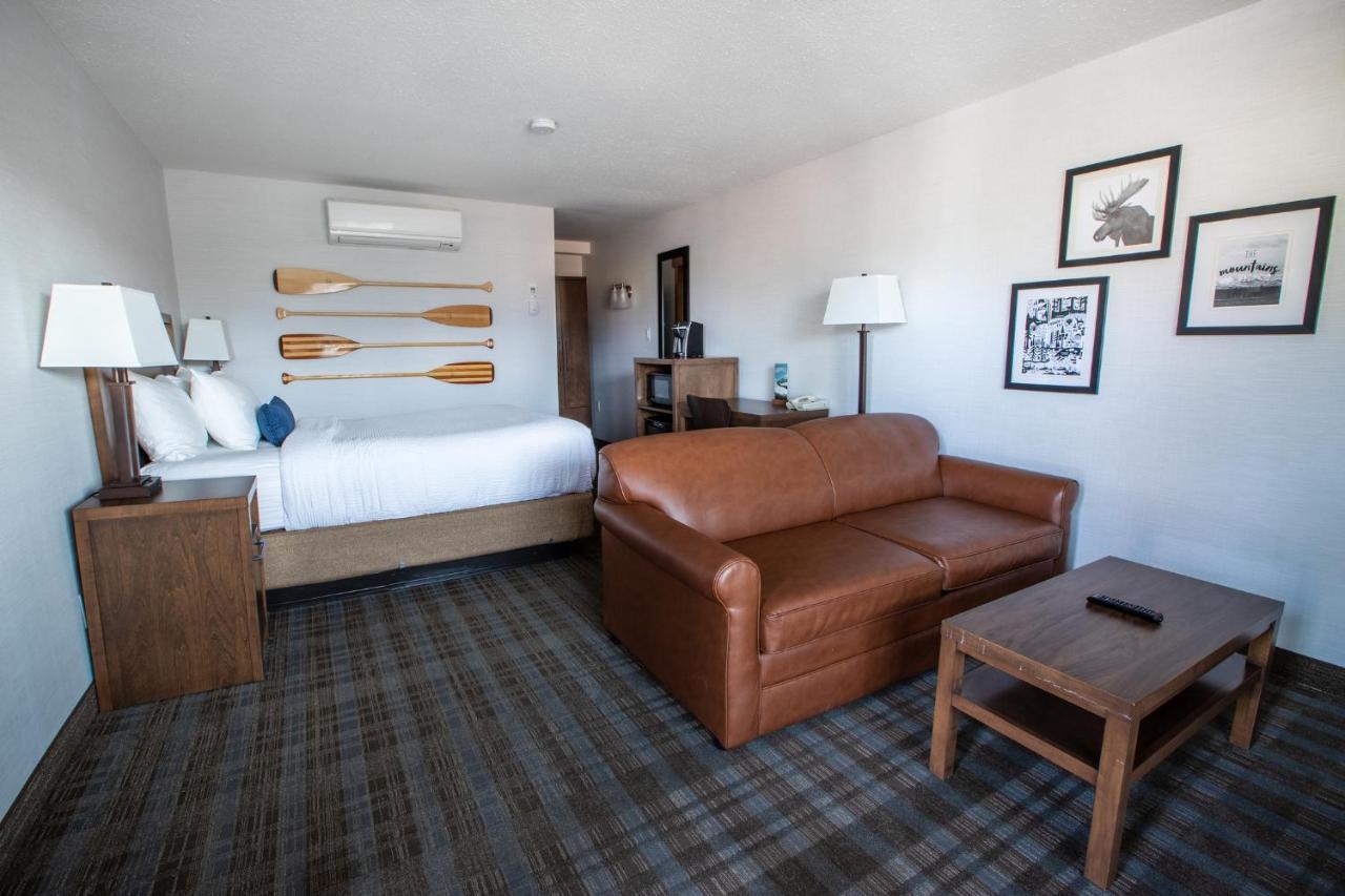 PYRAMID LAKE RESORT | ⋆⋆⋆ | JASPER, CANADA | SEASON DEALS FROM $249