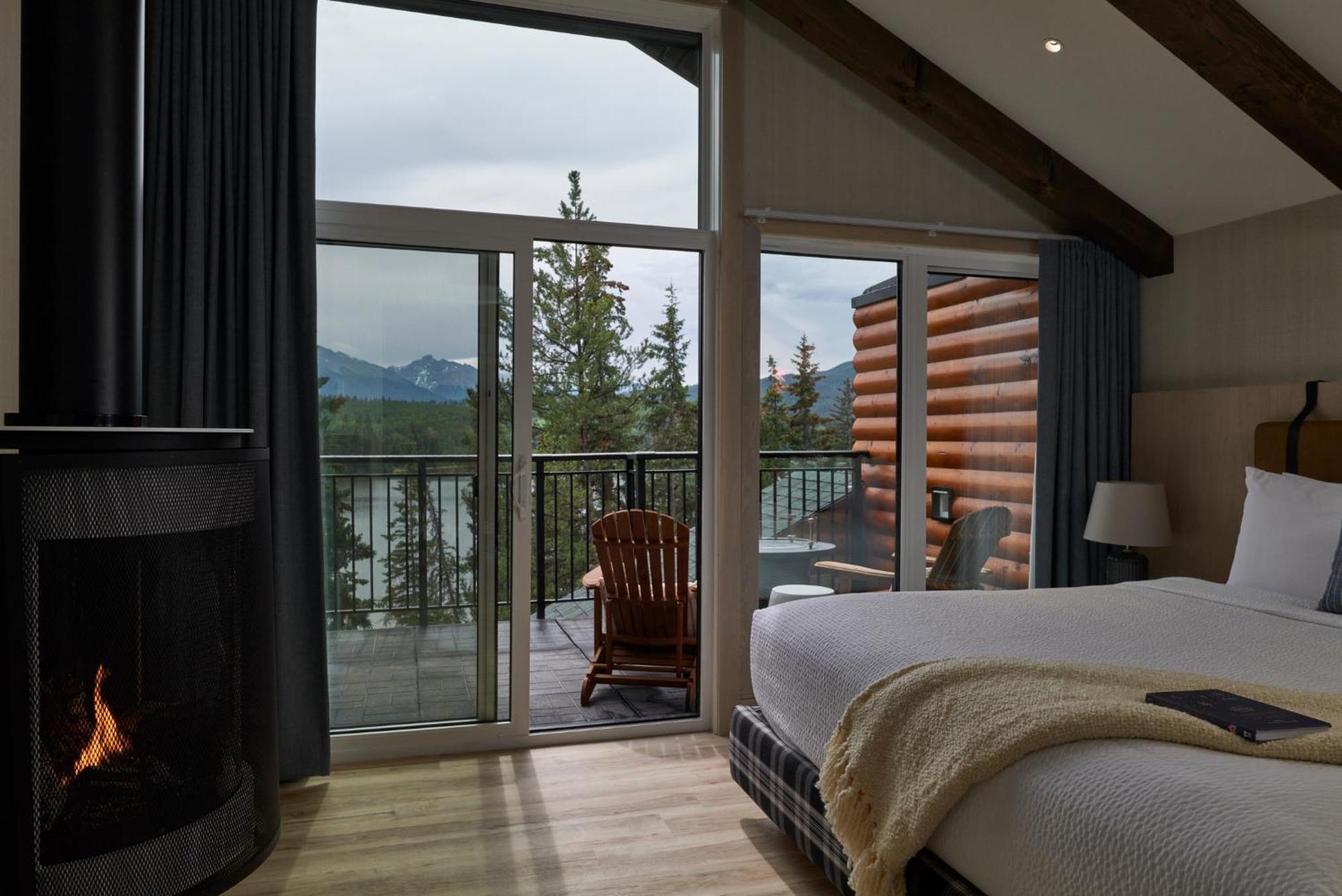 PYRAMID LAKE RESORT | ⋆⋆⋆ | JASPER, CANADA | SEASON DEALS FROM $249