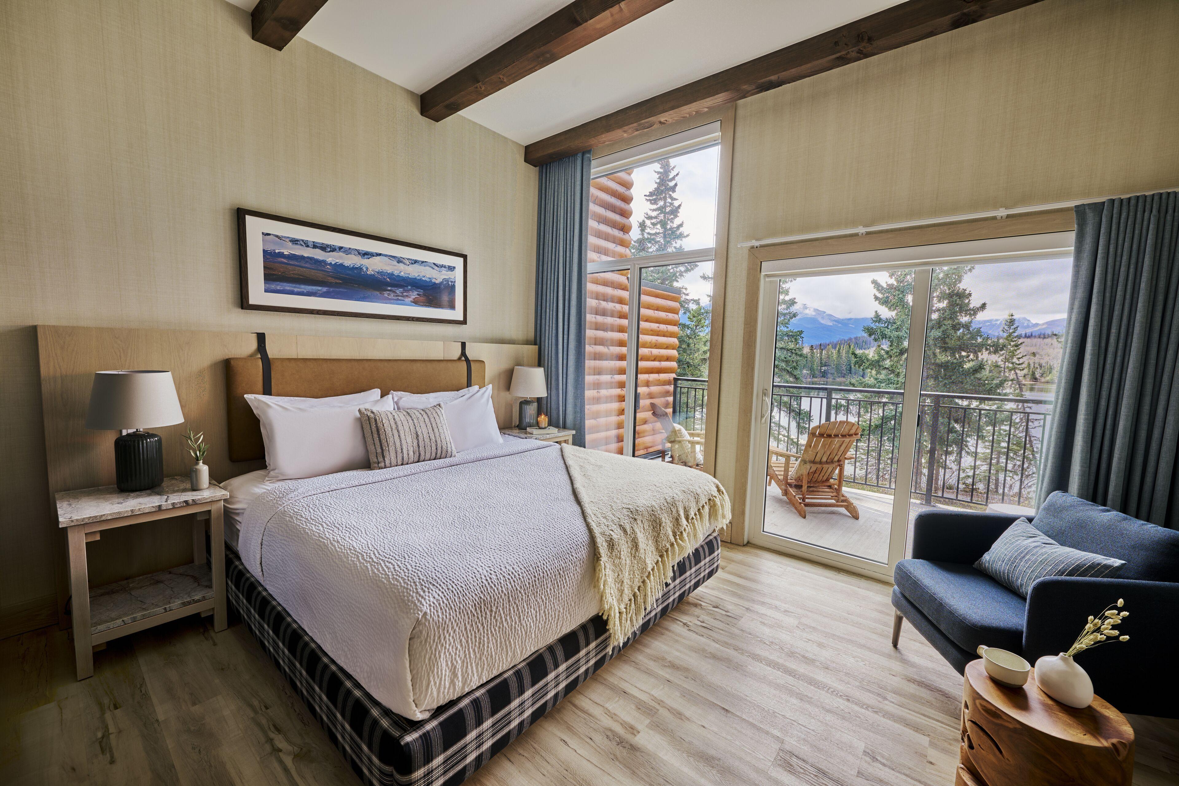 PYRAMID LAKE RESORT | ⋆⋆⋆ | JASPER, CANADA | SEASON DEALS FROM $249
