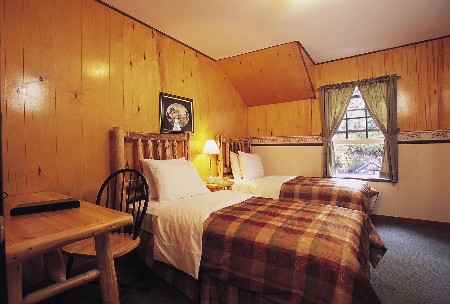 PYRAMID LAKE RESORT | ⋆⋆⋆ | JASPER, CANADA | SEASON DEALS FROM $249